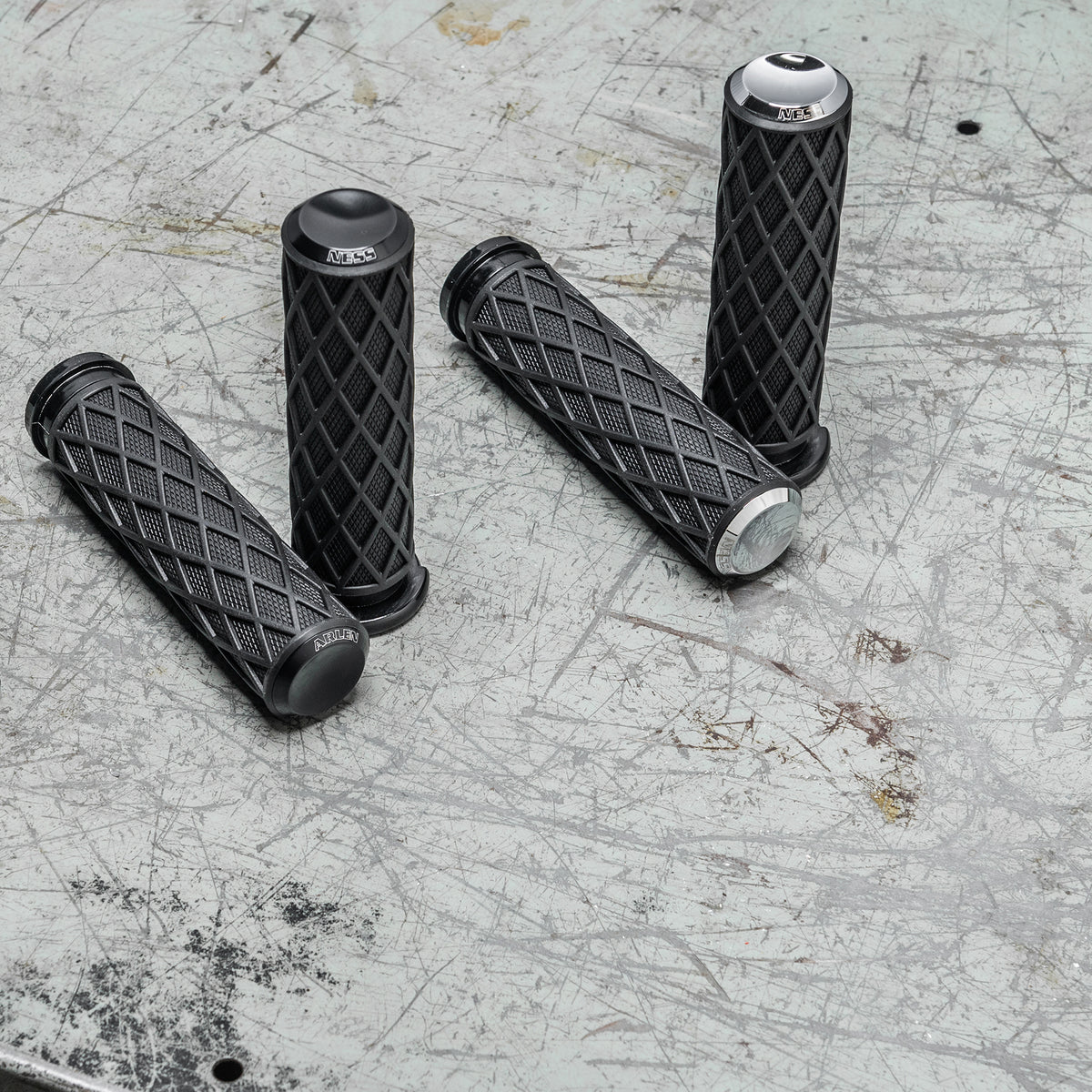 Diamond Grips, Chrome – ArlenNess
